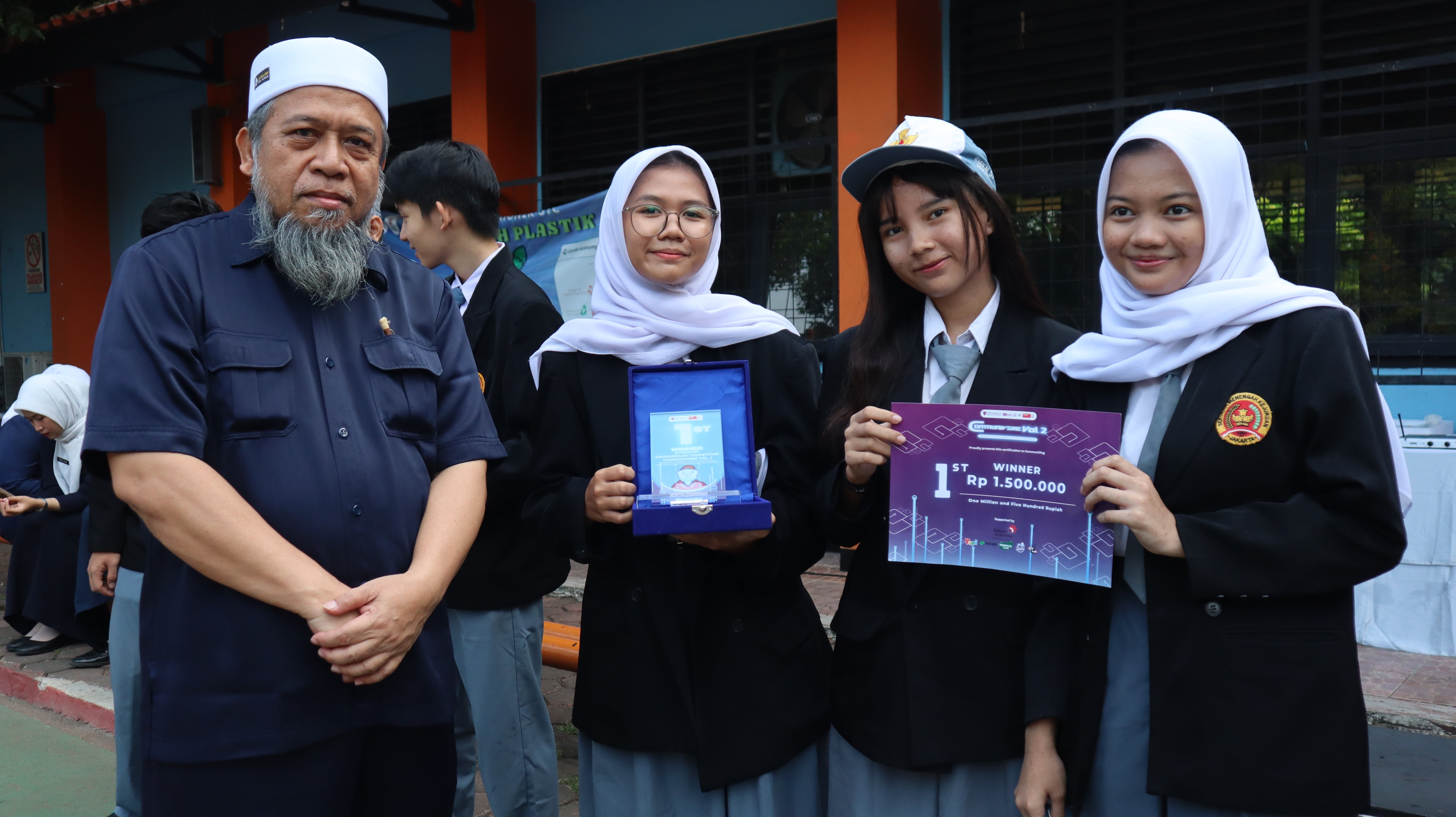 Pemabagian Piagam Juara Vlog - SMKN 57 Jakarta | smkn57jkt.sch.id